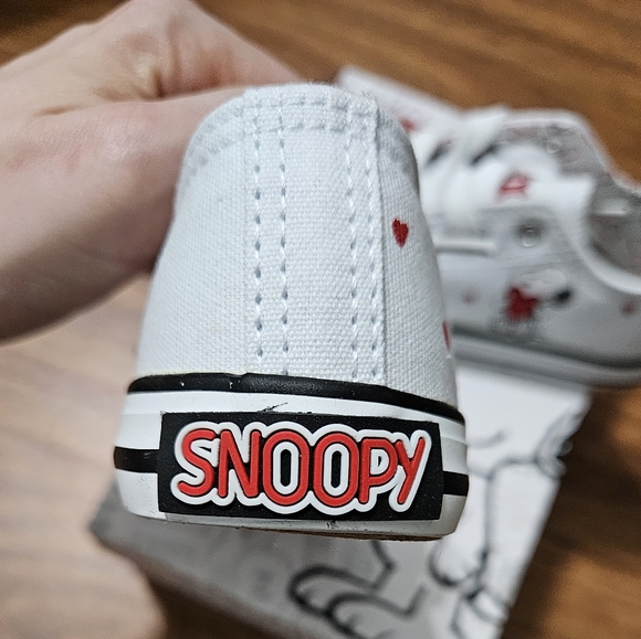 The Peanuts | Shoes | Adorable New The Peanuts Snoopy Valentines Day ...